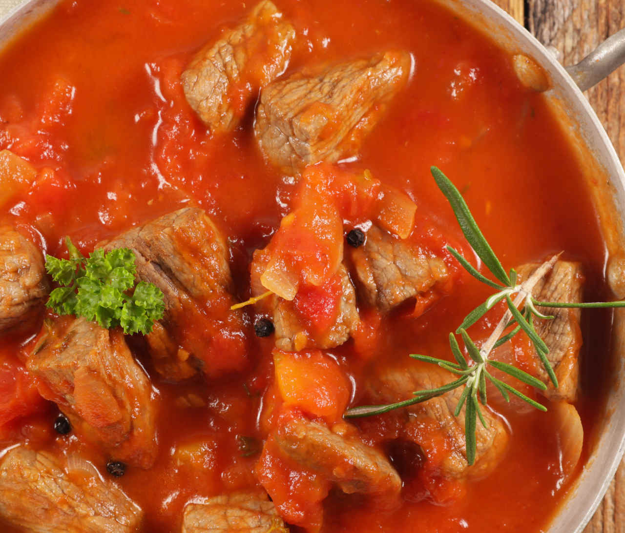 Traditionel Ungarsk Gullash & Kartoffelmos