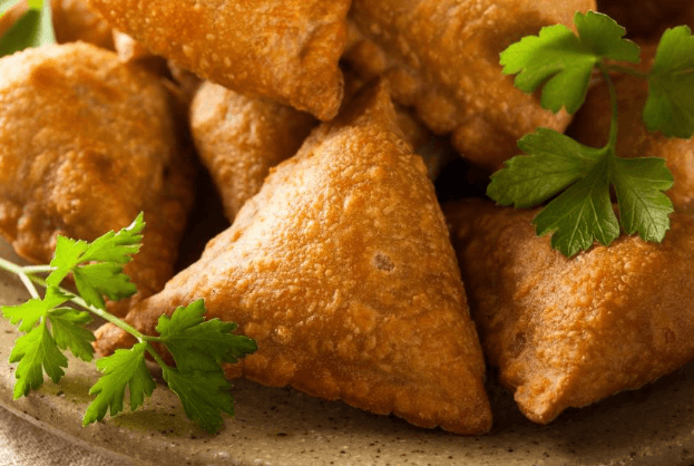 Samosa med spicy lammefyld